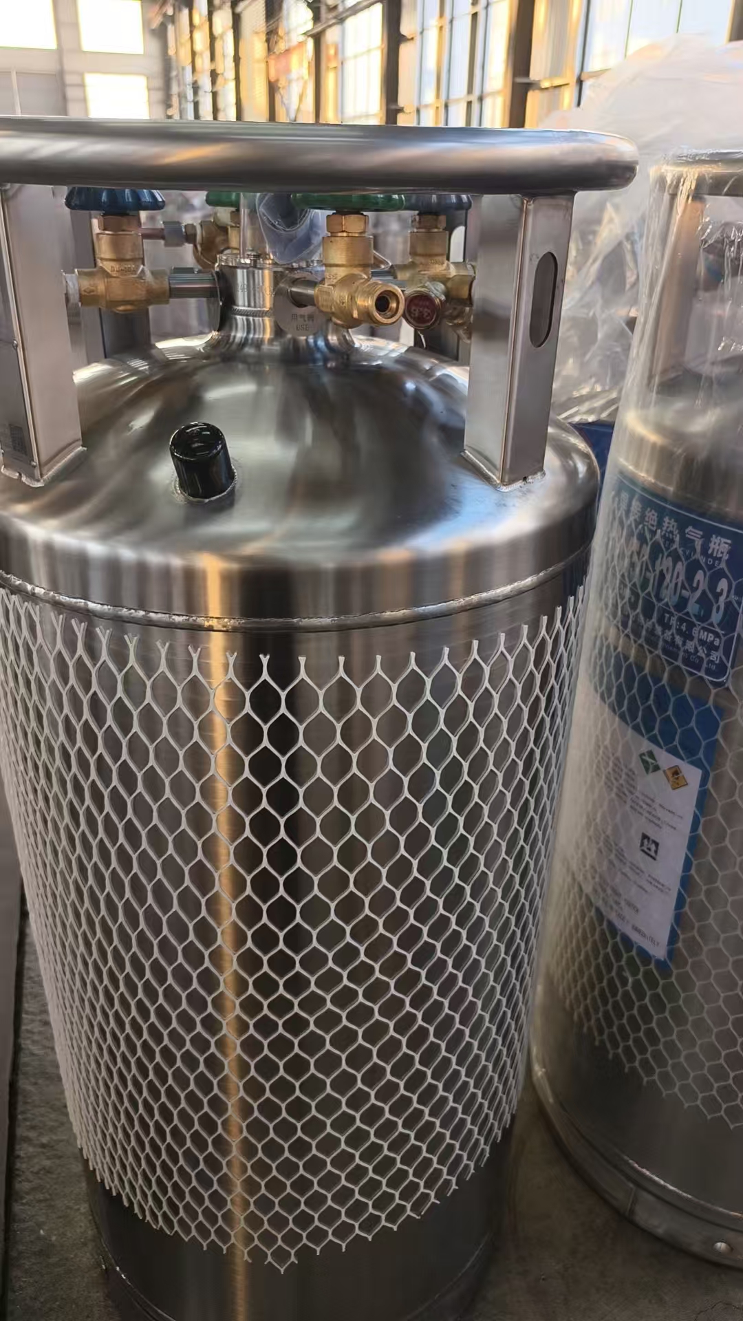 China 80L 175L 195L 210L Liquid container Industrial Cryogenic ...